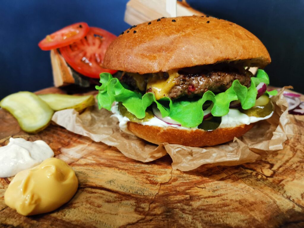 Cube Burger – Nova dimenzija hitre hrane: burgerji, zdravi obroki ...